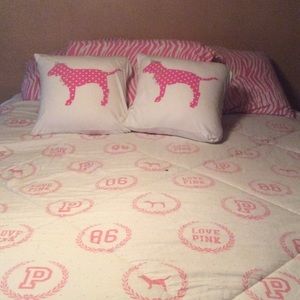 PINK Victoria's Secret | Bedding | Just Showingrare Vs Queen Bed Set ...